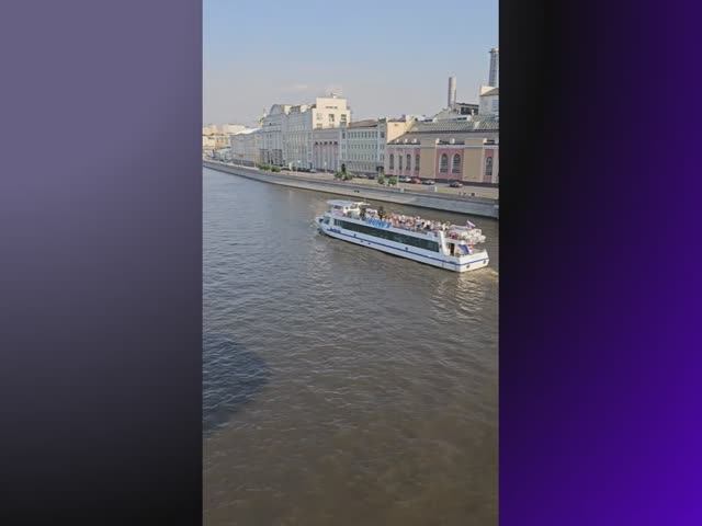 Висящий мост над Москвой рекой.