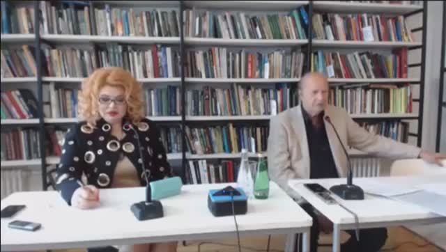 Слушание ассоциативности, истории.