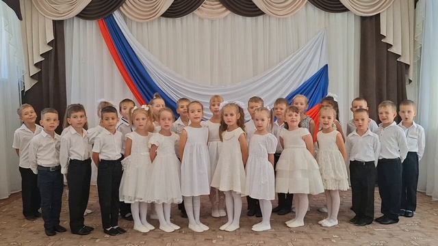 2025. Песня " Белый, синий, красный". Слова и музыка С.Смирновой. ( гр. Мальвина, гр. Ласточка)