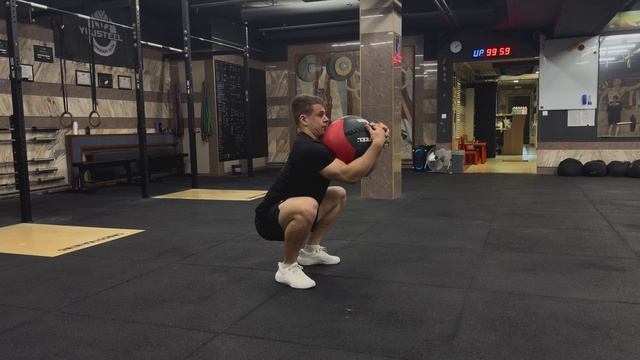 Разгибание грудного отдела с мячом в позиции полного седа|Bottom Squat medball thoracic extension