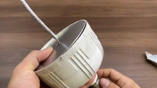 Интернет не нужен! Просто старая светодиодная лампочка и вы можете это сделать!