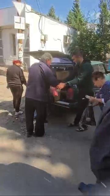 В Макеевке Бесплатно Раздают Сладкие Вафли!