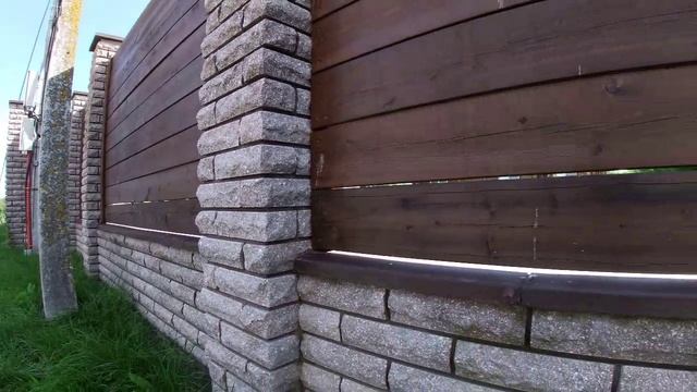 Красивый забор рваный кирпич СКАЛА коричневый #рваныйзабор #рваныйкирпич #красивыйзабор#кирпичскала
