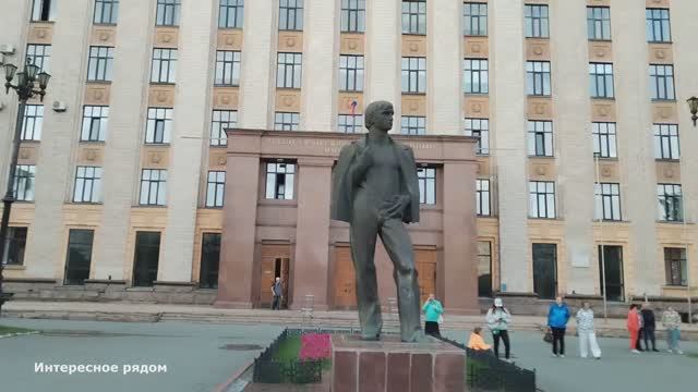 Челябинский университет ЮУрГУ, памятник студенту