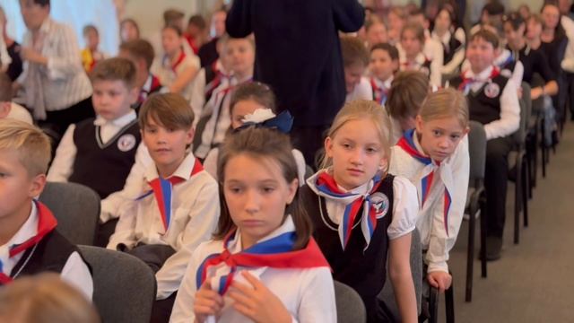 МИТРОПОЛИТ ИГНАТИЙ ПОСЕТИЛ ПОКРОВСКУЮ ГИМНАЗИЮ, ГДЕ ОТМЕТИЛИ ДЕНЬ ПАМЯТИ НЕБЕСНОГО ПОКРОВИТЕЛЯ