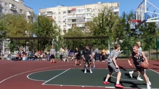 В Мариуполе прошёл Открытый чемпионат по стритболу среди женских и молодёжных мужских команд!