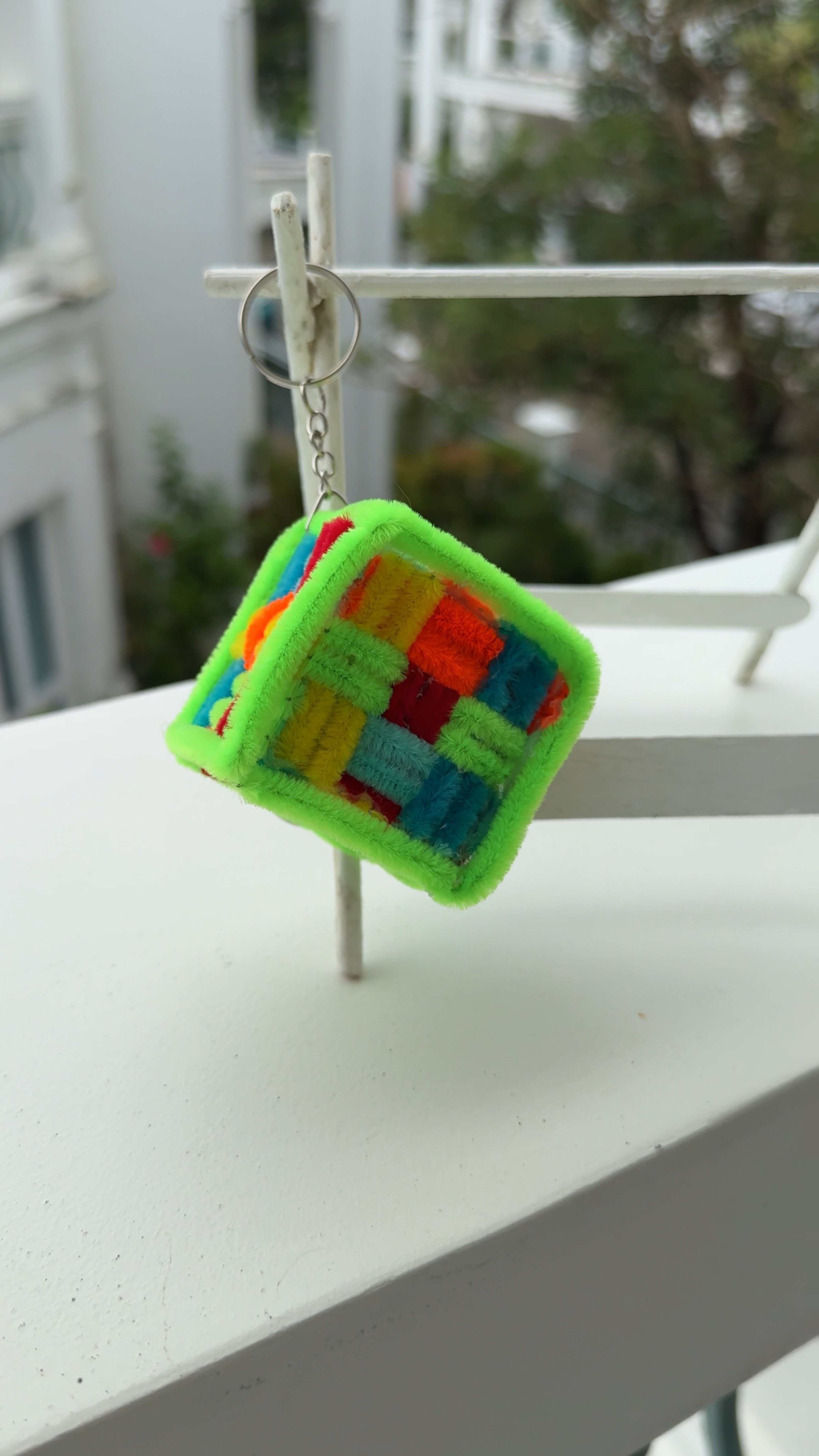 кубик брелок из пушистой проволоки 🎲🩷💙💚💛