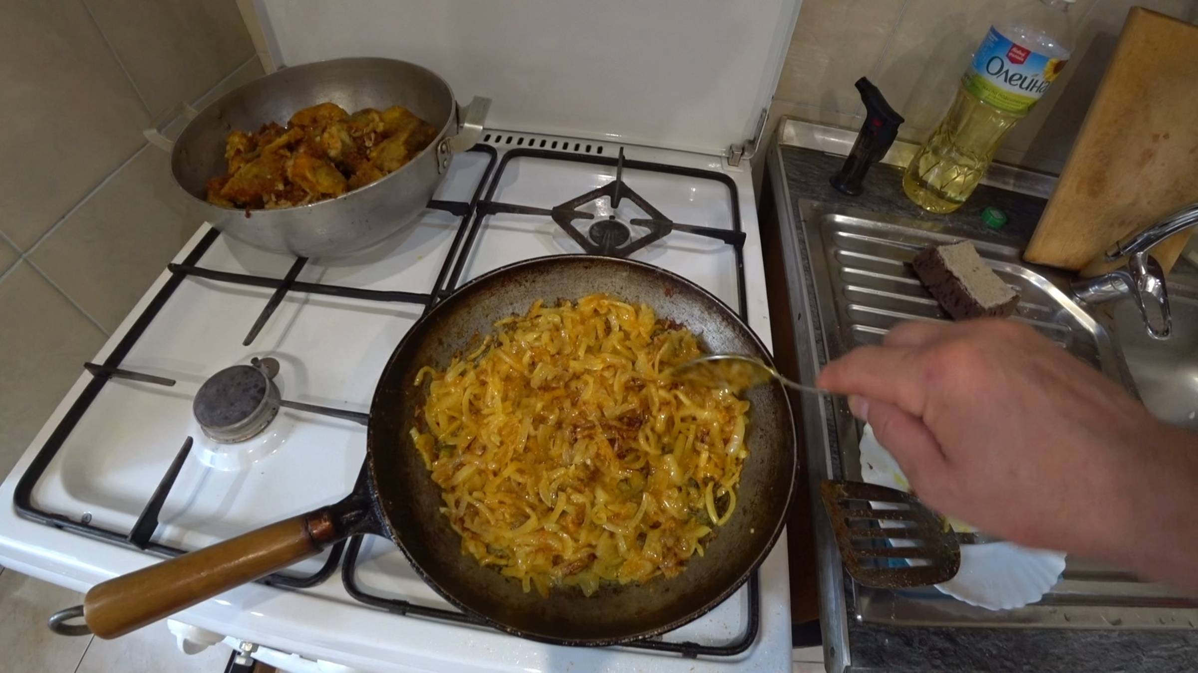 С Ритой-Басей дома, кухонные дела. 21.08.2025.