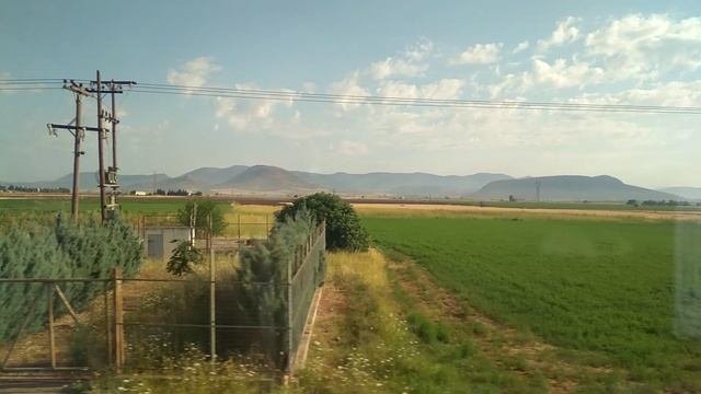 На электричке по Фессалийской долине едем на Метеоры!