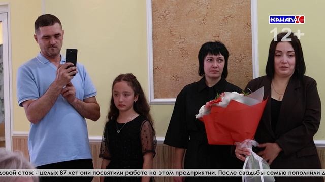 Под свадебный марш супруги Касимовы снова прошли церемонию бракосочетания.
