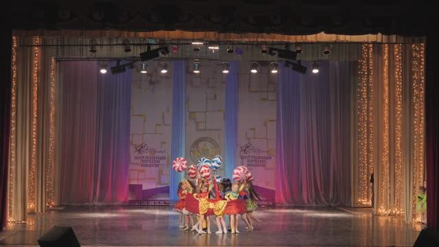 конкурс Созвездие России Коллектив _Конфетки_ танец _Разноцветные карамельки_