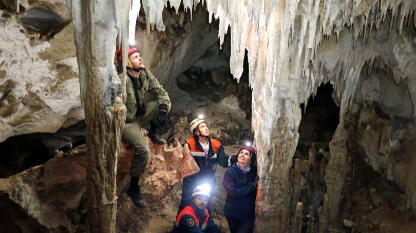 Фрагменты увлекательного тура в Крым Артема Житкова, дюльфер в красивейшую пещеру Таврскую