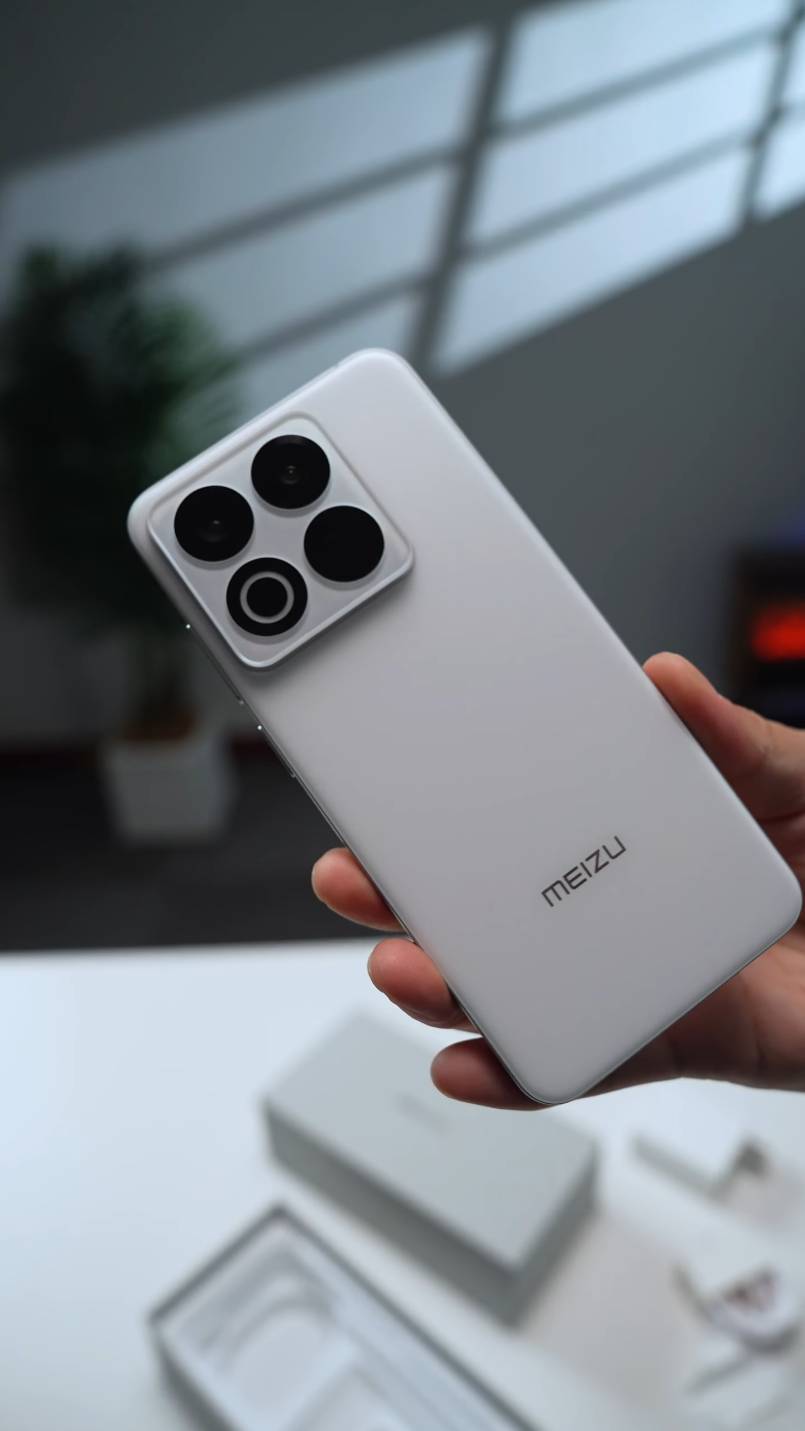 Meizu 22 - Первое знакомство с ВЫмученной компактной новинкой из поднебесной 😱🚀 #shorts #Meizu22