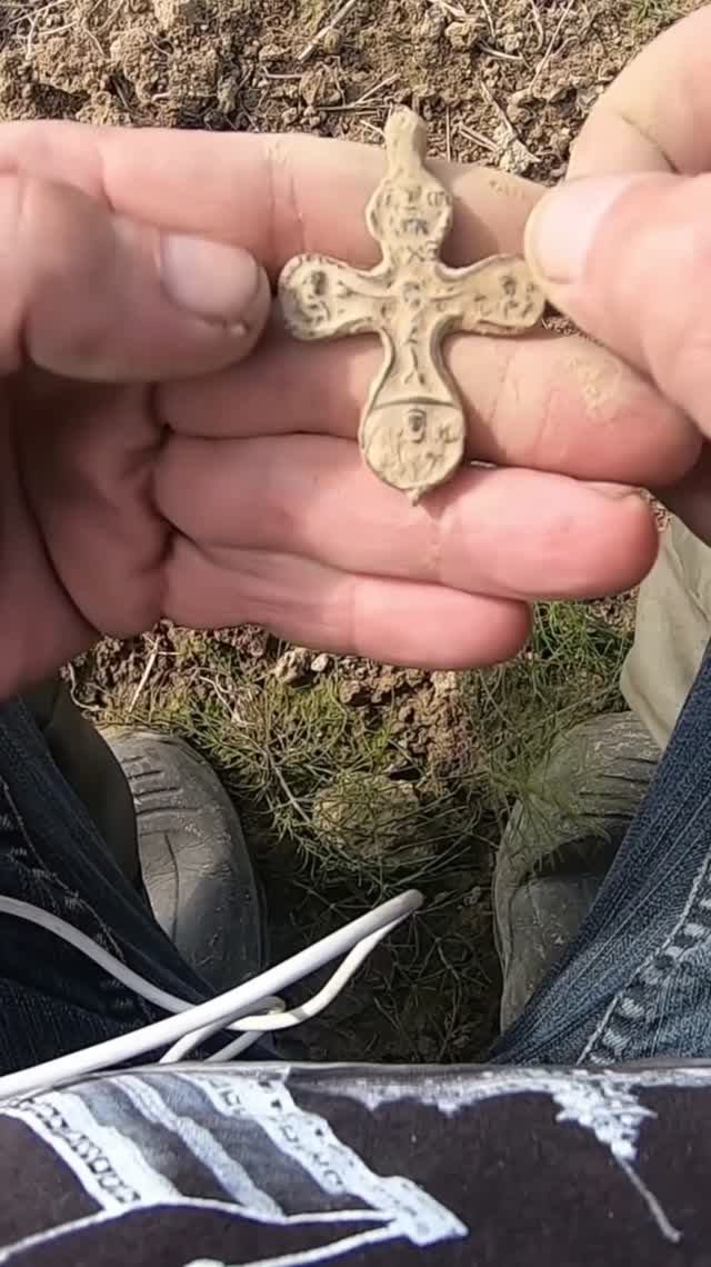 Такой шикарный крест нахожу впервые!