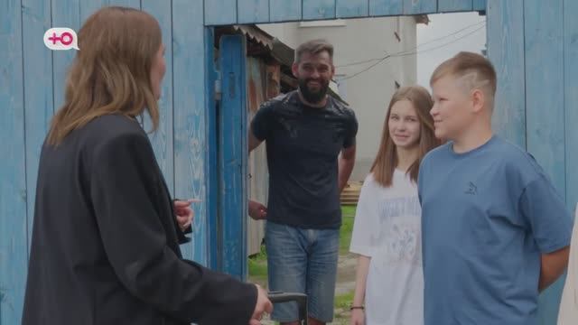 Чадо добирается до многодетной семьи на автобусе