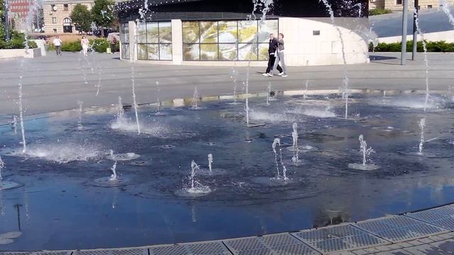 Музыкальный фонтан на Павелецкой. Очень красивая мелодия.
