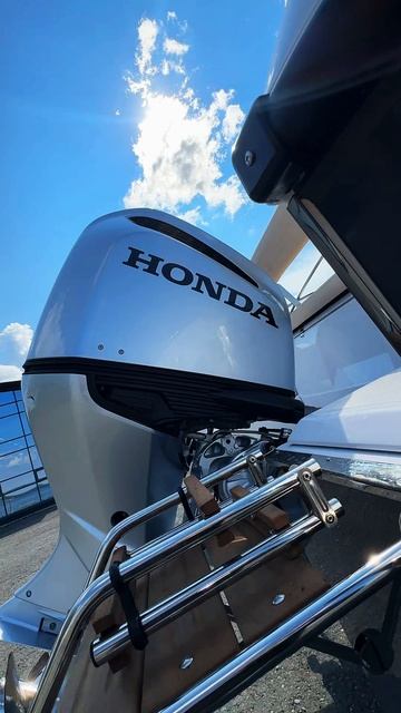 Катер Velvette 23 2.0 и лодочный мотор Honda BF 250: Идеальный союз роскоши и скорости!