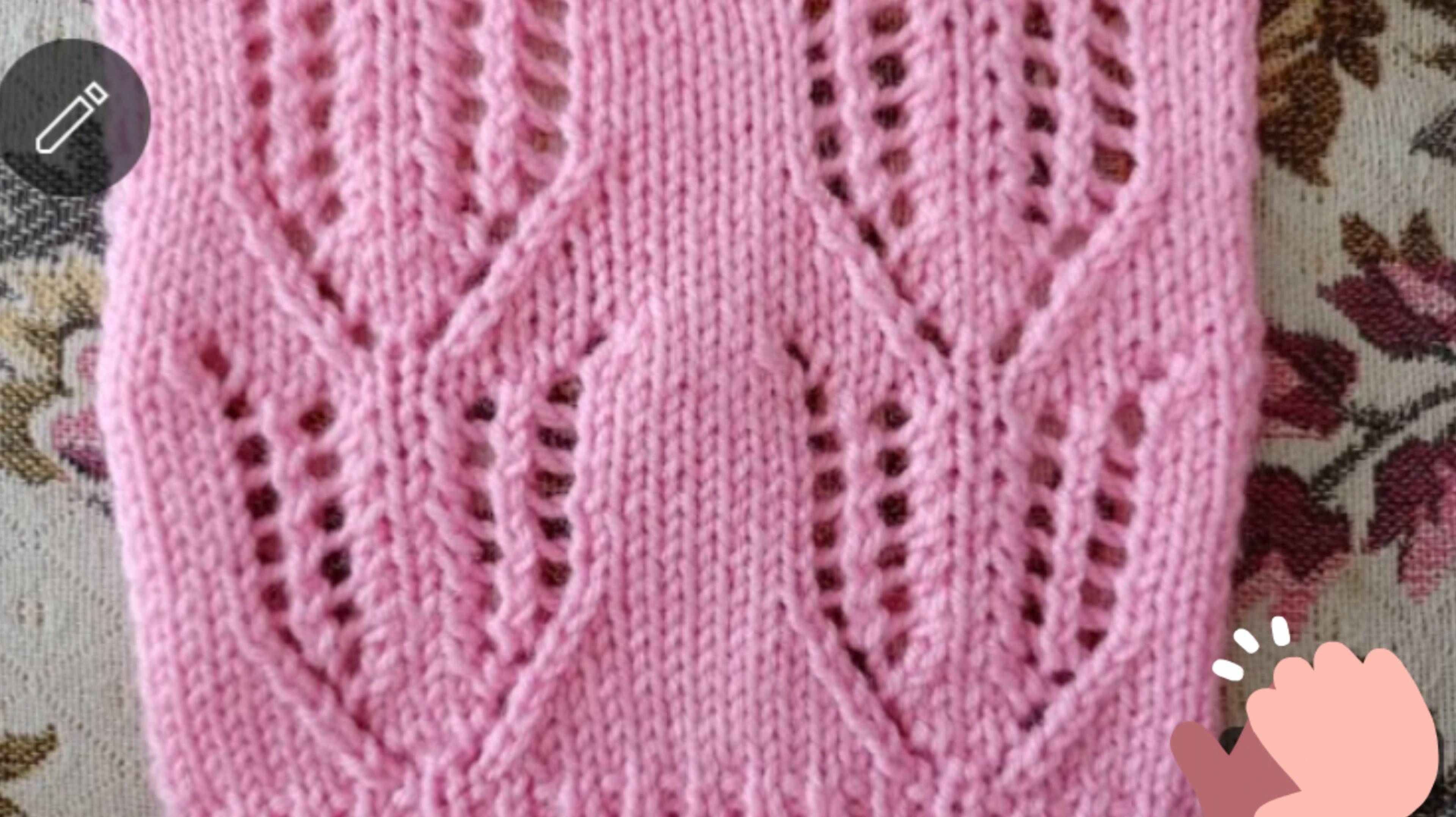 Просто очень красивый ажурный узор спицами поворотными и круговыми рядами.