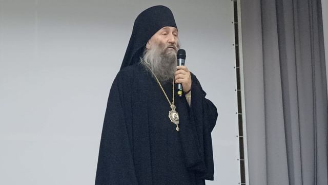 Напутственное слово владыки Гурия студентам Приморского индустриального колледжа