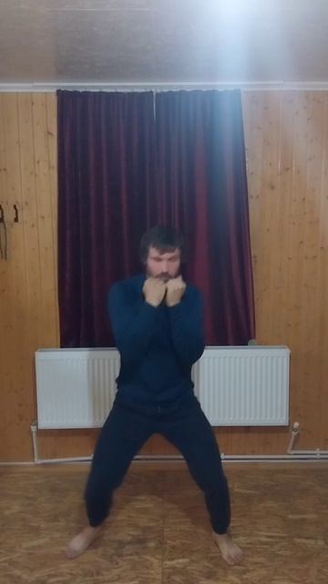 Тренируюсь как Майк Тайсон комбинация состоящая из 2,1 и 1,2