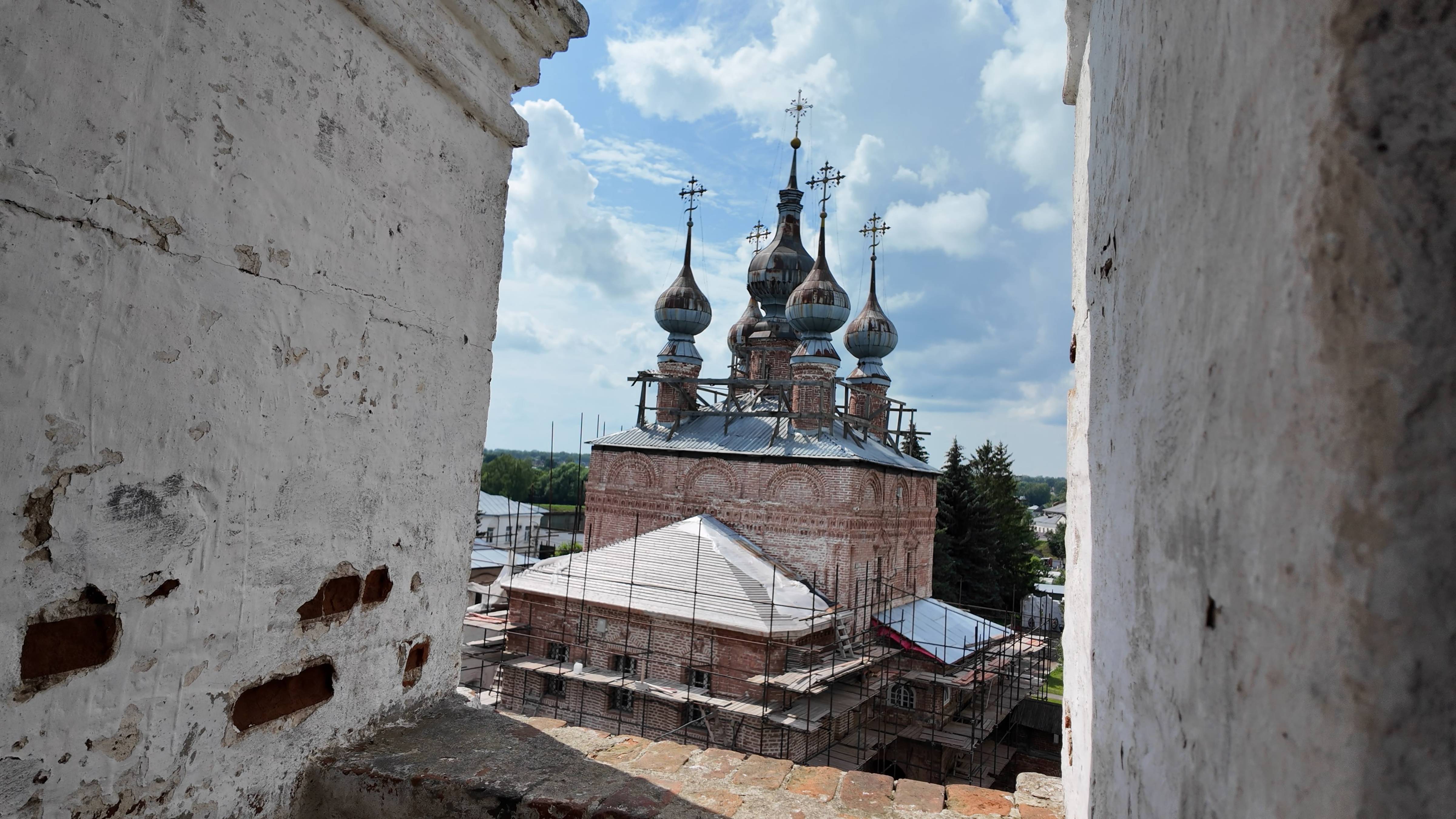 Церковь Иоанна Богослова и Иконы Божией Матери Знамение в Михаило-Архангельском Юрьевском монастыре.