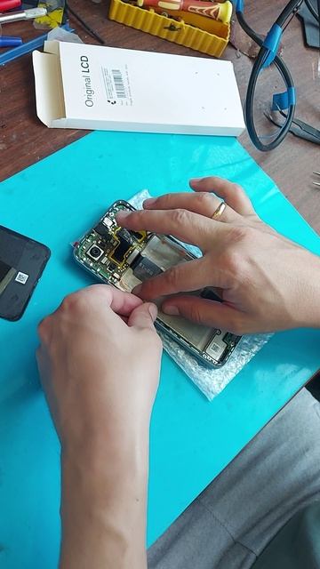 Замена дисплея на телефоне HONOR X8a (CRT-LX1)