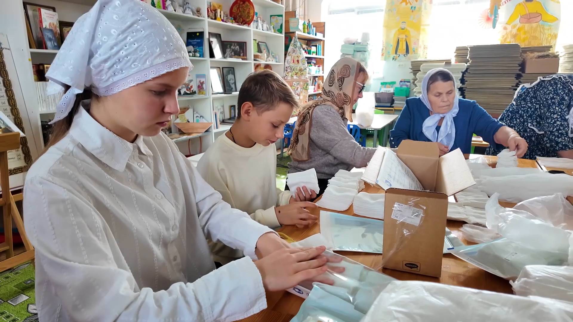 В храме изготавливают стерильный материал