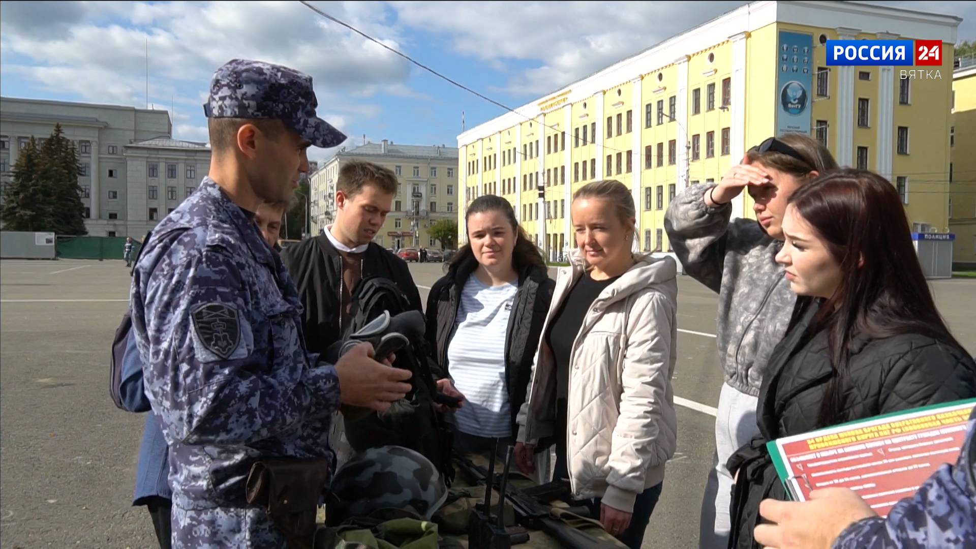 Кировчане познакомились с арсеналом росгвардейцев