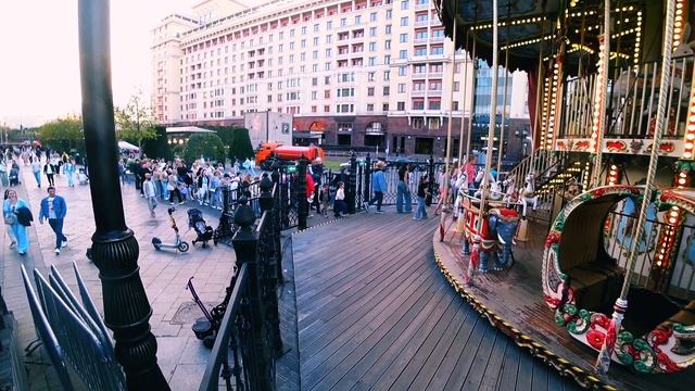 2025.09.07. Прогулка по Москве. Карусель. Площадь Революции ...