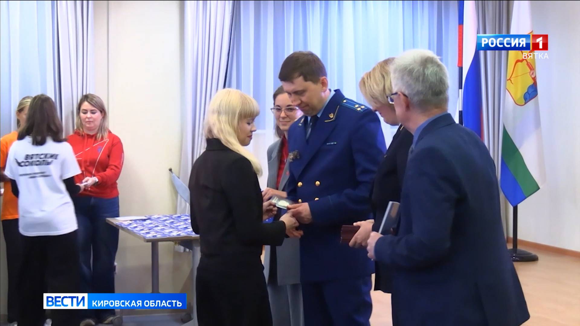32 юным кировчанам вручили паспорта