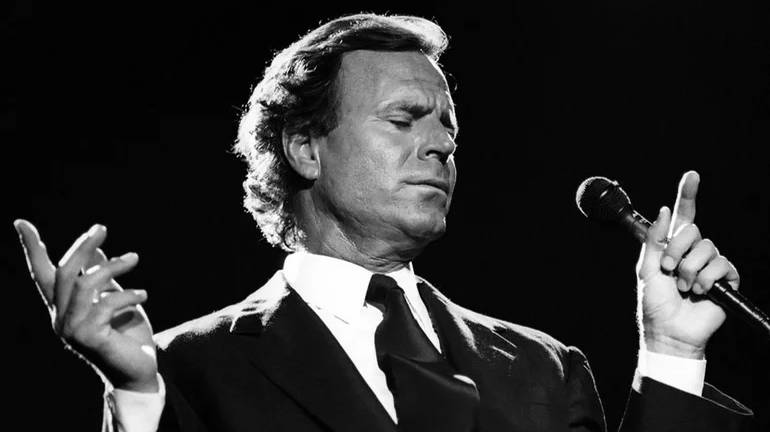 Julio Iglesias - Nostalgie (Nathalie)