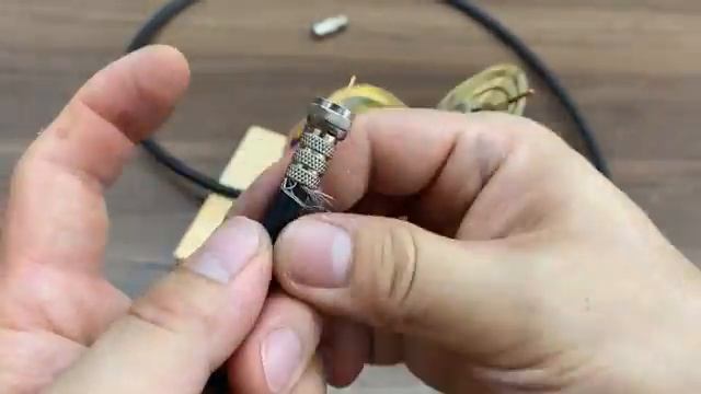 Интернет не нужен! Просто вставьте свечу зажигания в банку с тунцом и наслаждайтесь