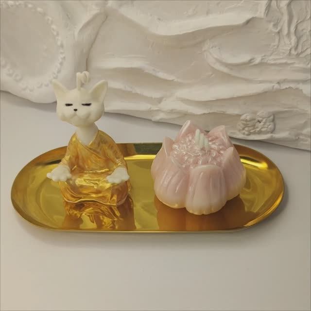 Набор из интерьерной свечи-котика из натурального пчелиного воска  и  аромасвечи-лотоса