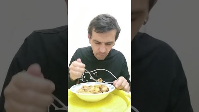 Обжор мукбанг картошка с тушёной свининой