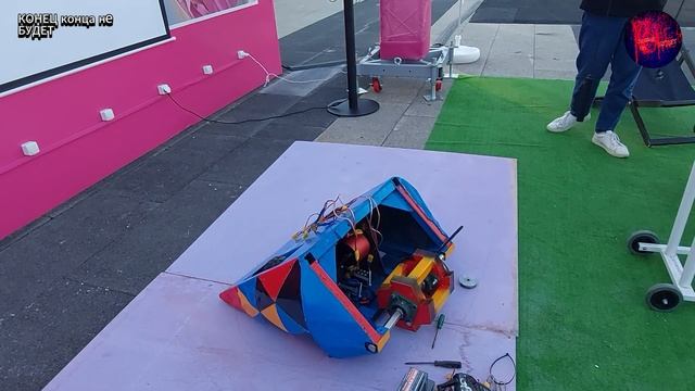 Тула. Роботы-собаки и тульская команда «Кабаны». Битва роботов.