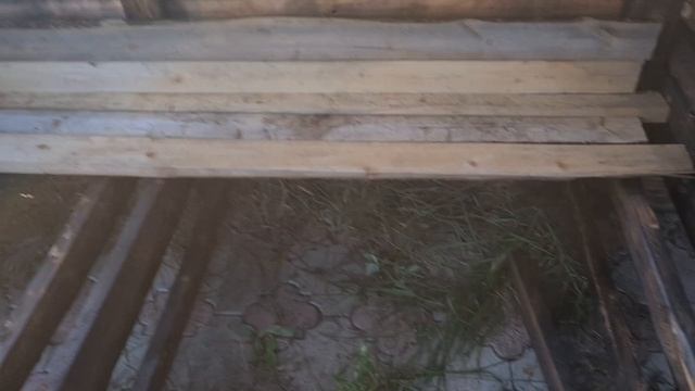 Ларь на ножках для посадок в теплице.