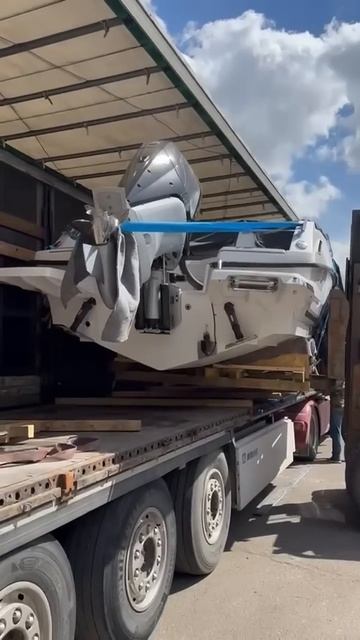 Flipper 800 DC — катер, который работает на ваш имидж | Yachts Expert