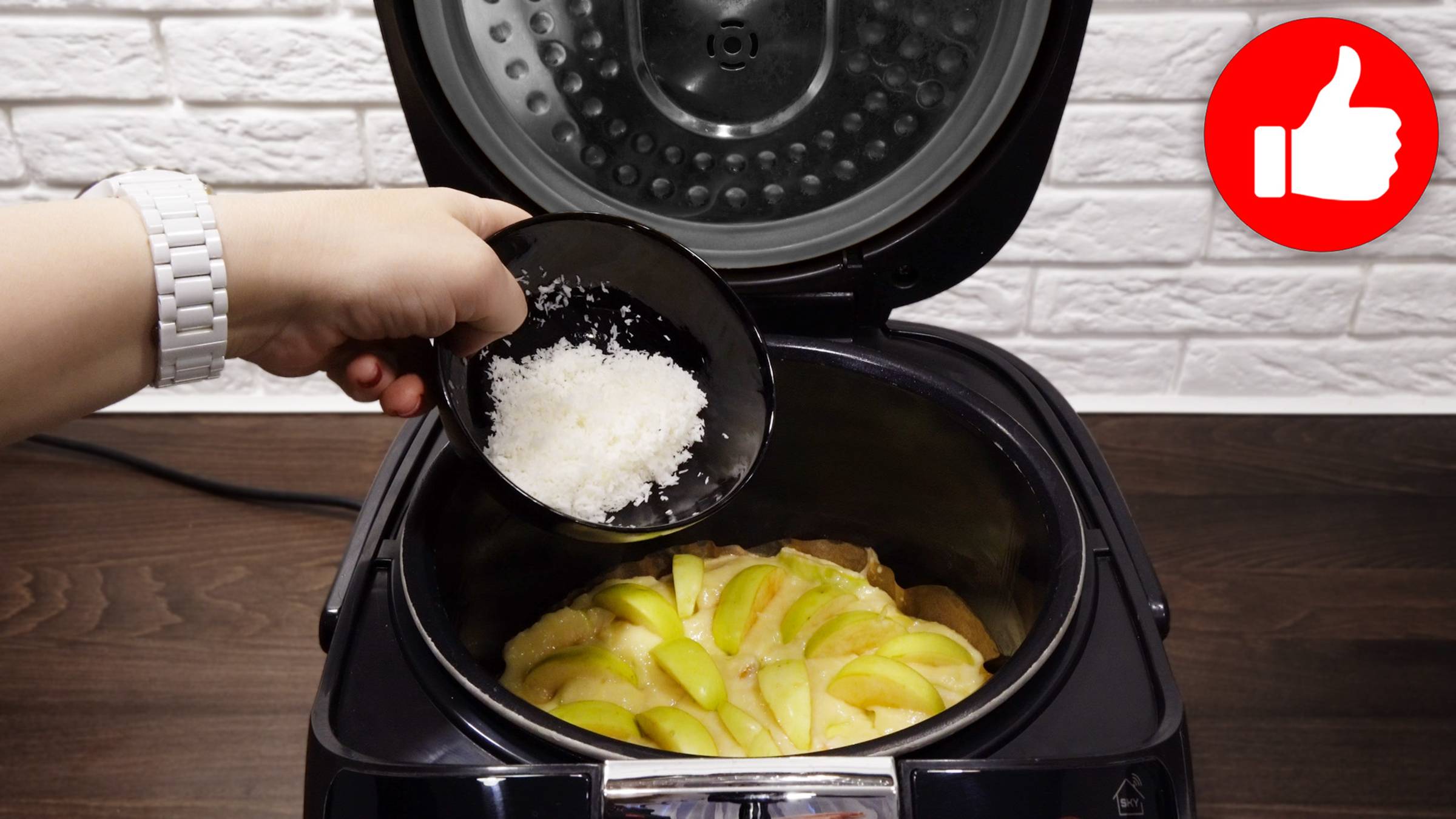 Как же это вкусно! Яблочный пирог с кокосом в мультиварке! Съедается в один миг!