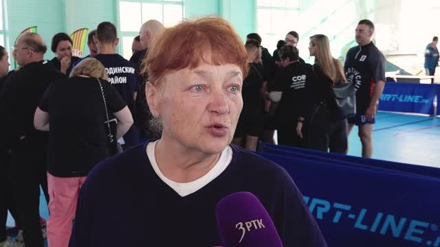 74 летняя пенсионерка вовлекает в спорт бабушек и дедушек