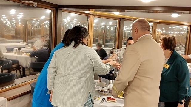капитанский ужин на теплоходе "Золотое Кольцо"