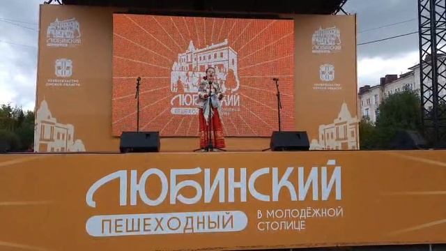 «Утром рано у овина» исполняет  Виктория Молоканова