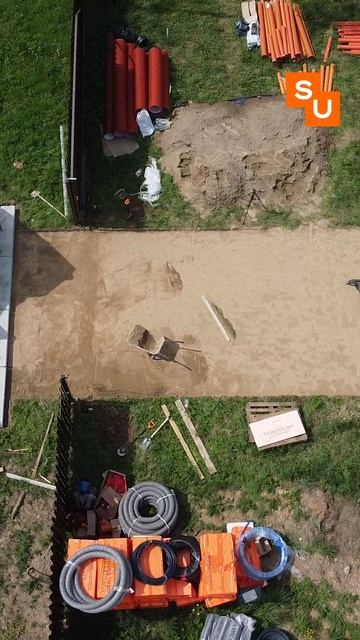 Укладываем плиты для заезда спецтехники в Сычево