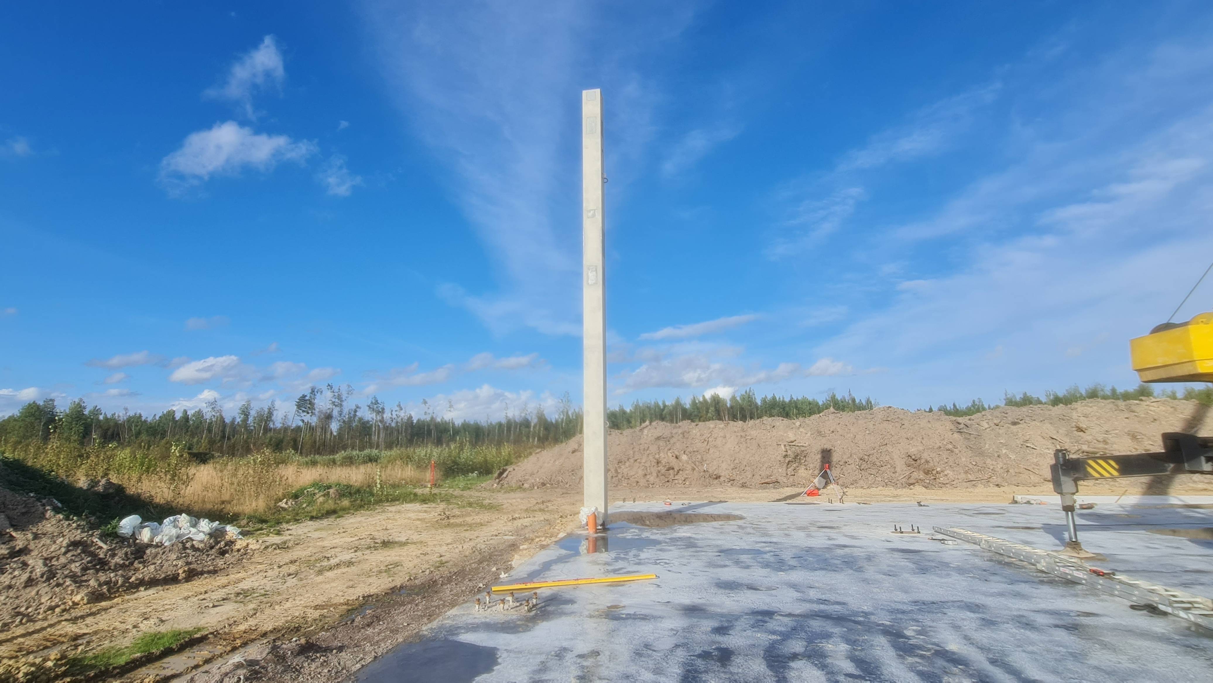 Установка первой колонны Альянс Парка