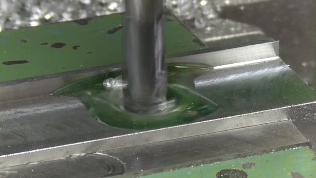 Я изготавливаю призматические алюминиевые зажимы для настольных тисков с магнитами