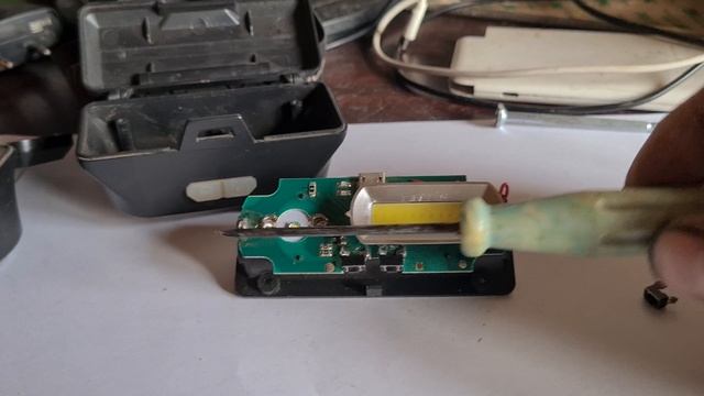 Ремонт налобного фонарика (20 р. и 10 минут делов).