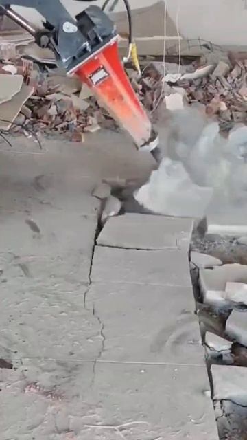 Гидромолот BAUMECH — разберёт всё 🔥 #гидромолот #минипогрузчик #baumech