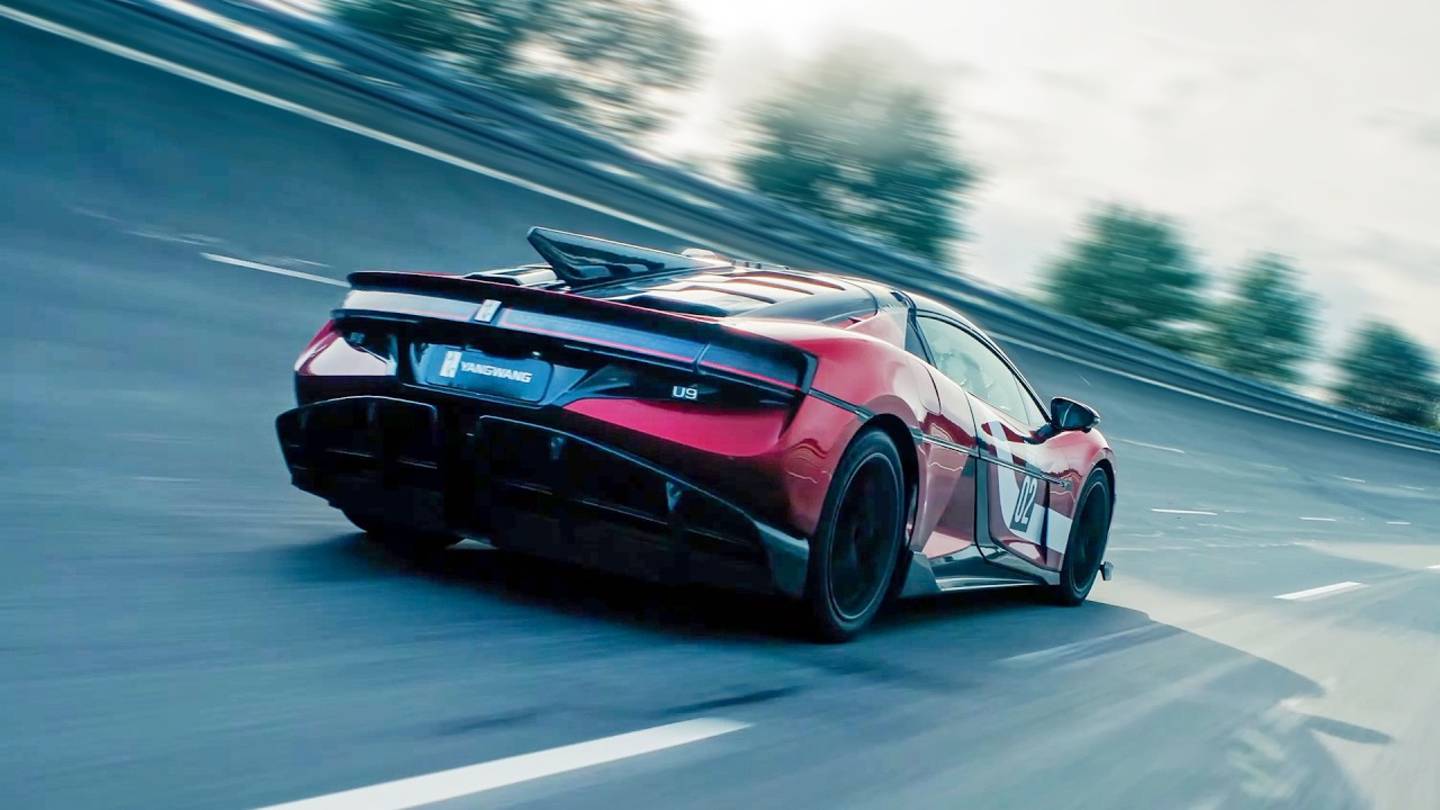 Самый быстрый автомобиль в мире — 496 км/ч ( 308 миль/ч) — Yangwang U9 Xtreme