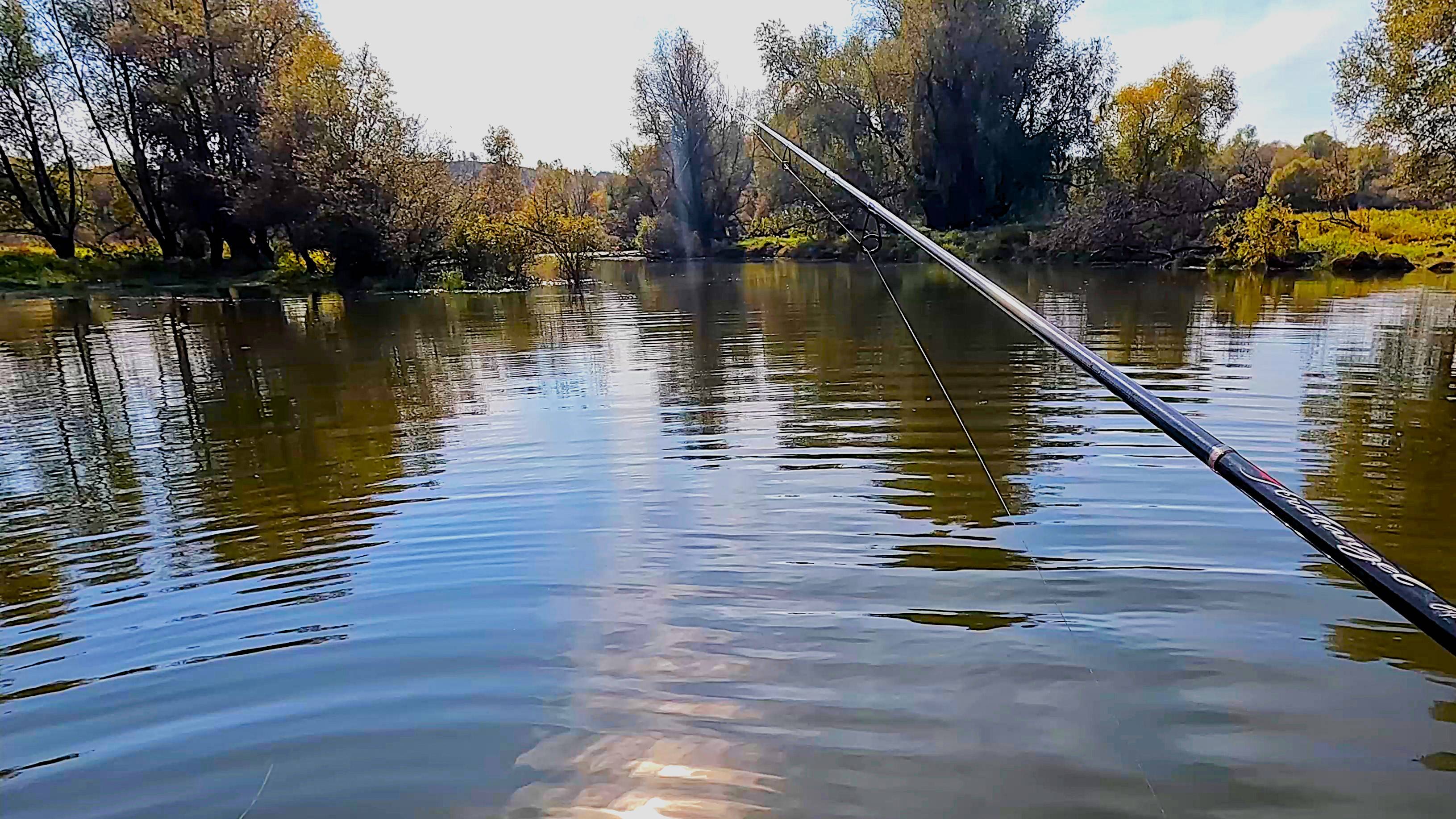 РЫБАЛКА С ПЛЕМЯННИКОМ поиск окуня и щуки по высокой воде на лодке
