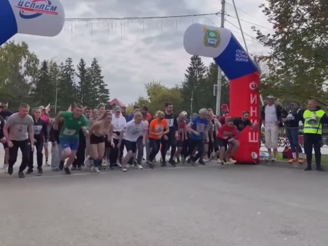 «Кросс нации». Курганцы сегодня массово бегают по ЦПКиО 🏃♀️ 🏃🏻 22.09.2025