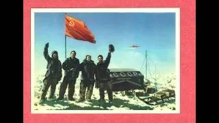 УСТАНОВИВШИЕ ФЛАГ СССР НА ВЕРШИНЕ ПЛАНЕТЫ